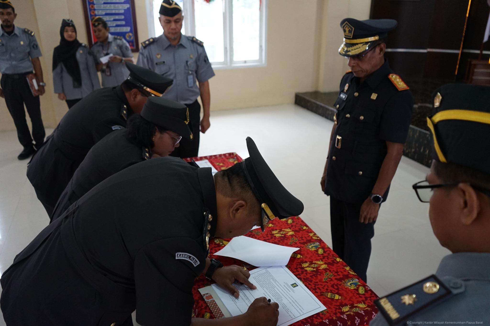 Lantik Pejabat Manajerial, Kakanwil Kemenkum Pabar: Beri Pelayanan Maksimal Untuk Masyarakat